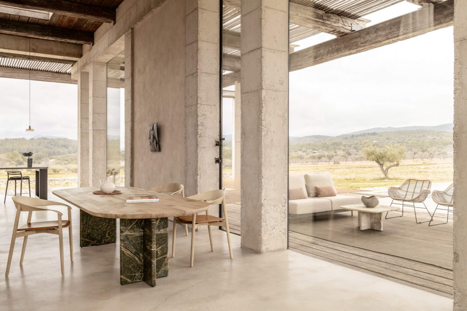 JANUA – T-Rox Series No.1